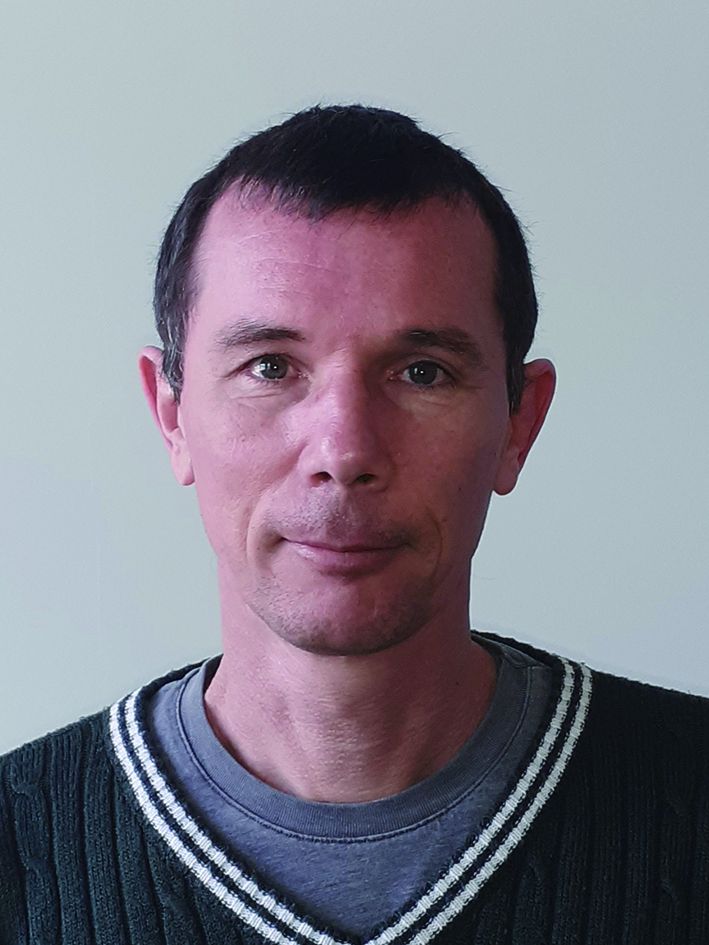 Quantum confinement of electrons at metal surfaces